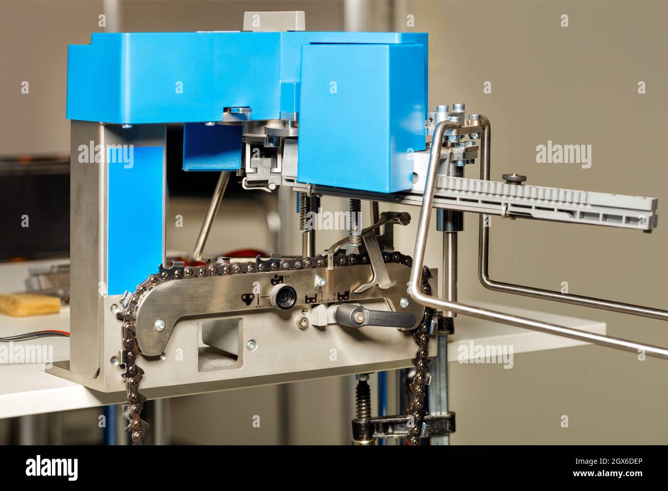 Sharpening chains hi-res stock photography and images - Alamy