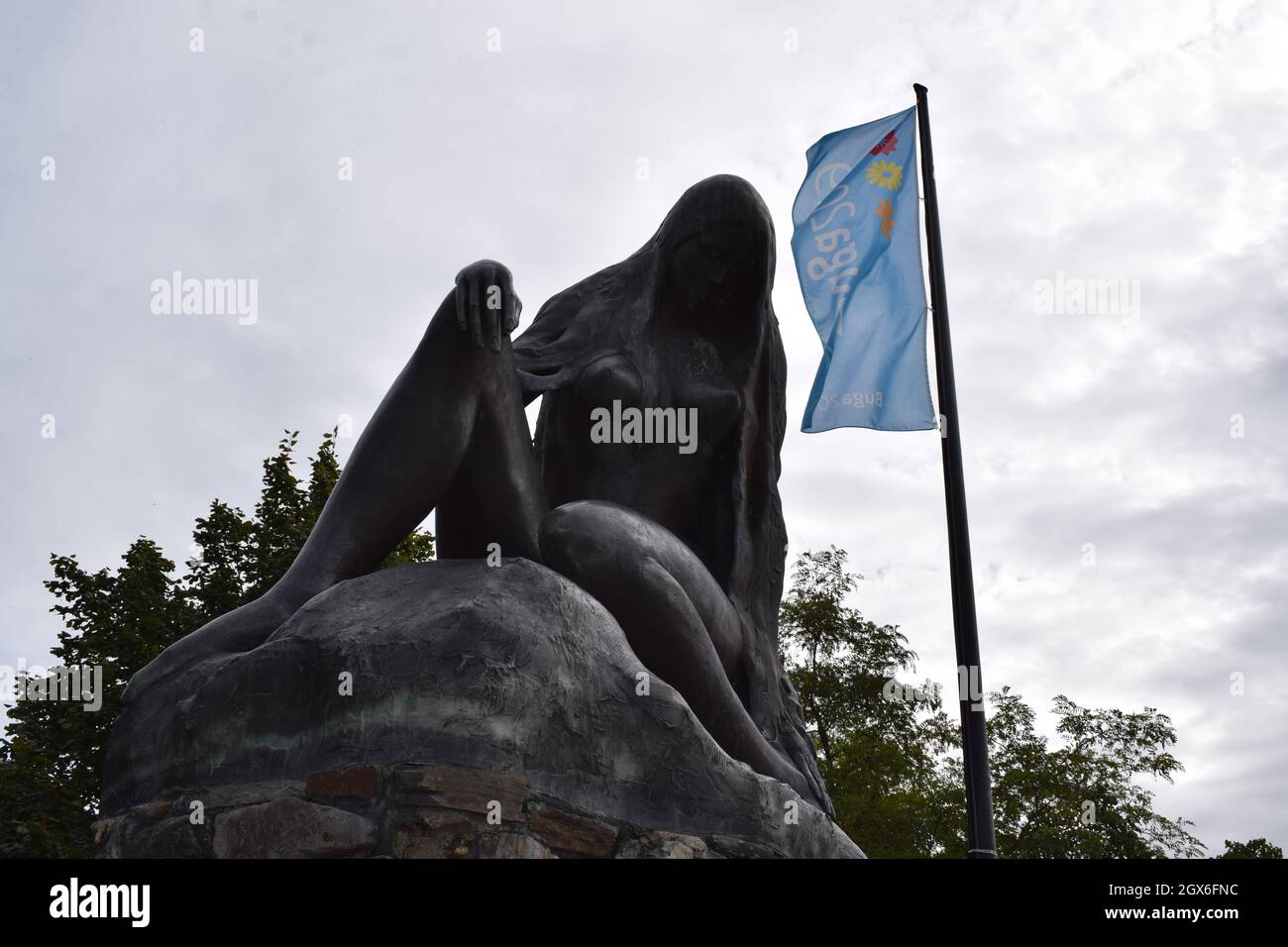 Loreley statue on a rock in the Rhine Stock Photo - Alamy