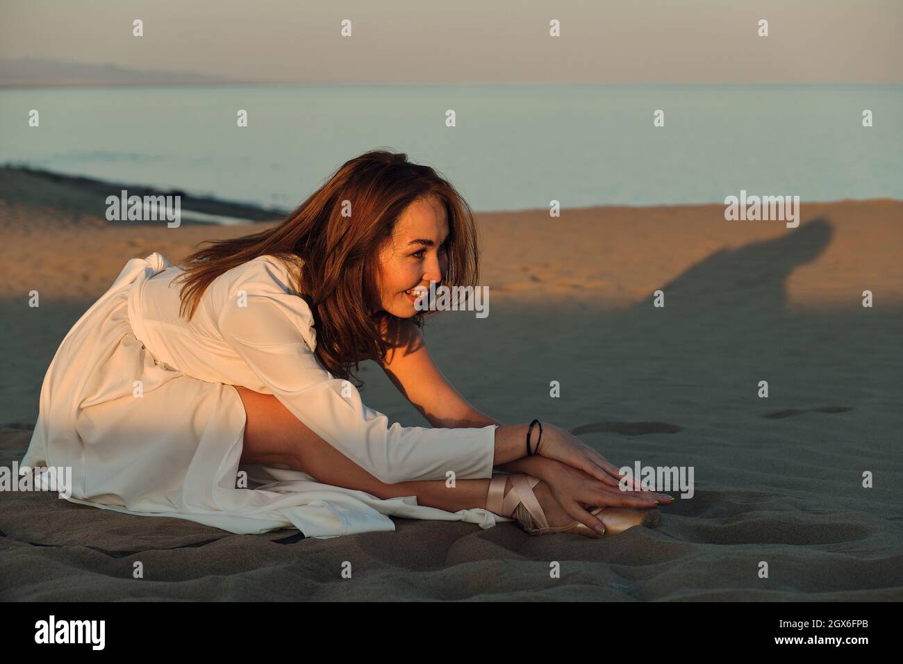 Dance in desert hi-res stock photography and images - Alamy