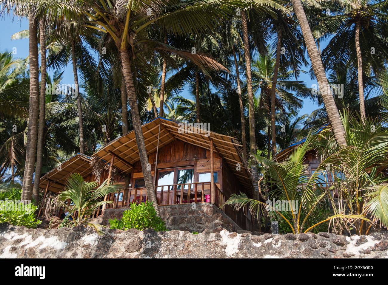 Wooden bungalows on Colva Beach, South Goa, India Stock Photo - Alamy