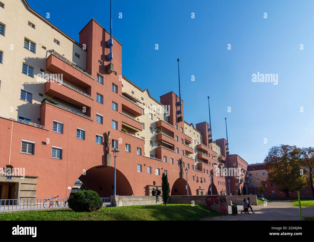 Wien, Vienna: Gemeindebau (municipal housing complex) Karl-Marx-Hof in ...