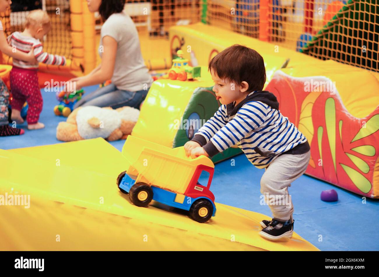 Person pushing a cube hi-res stock photography and images - Alamy