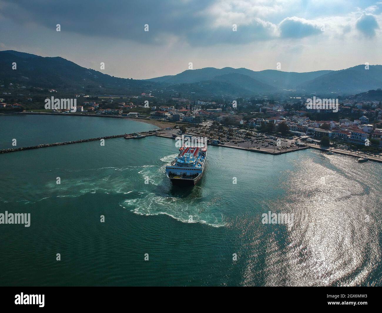 Express Skiathos Ferry boat from Hellenic Seaways company arrives at ...