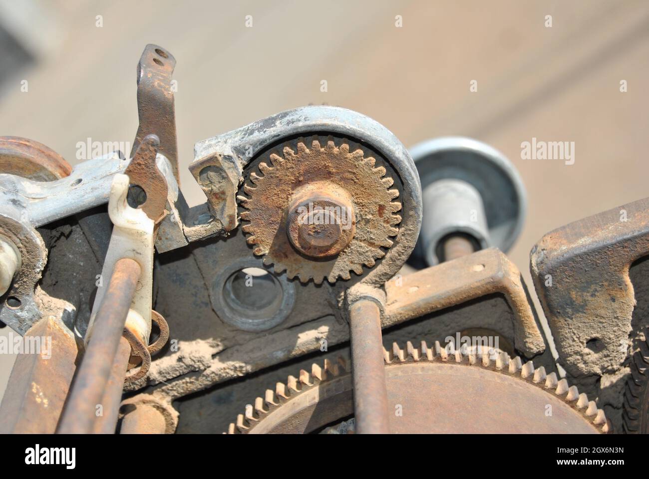 Rusted gear wheels hi-res stock photography and images - Alamy