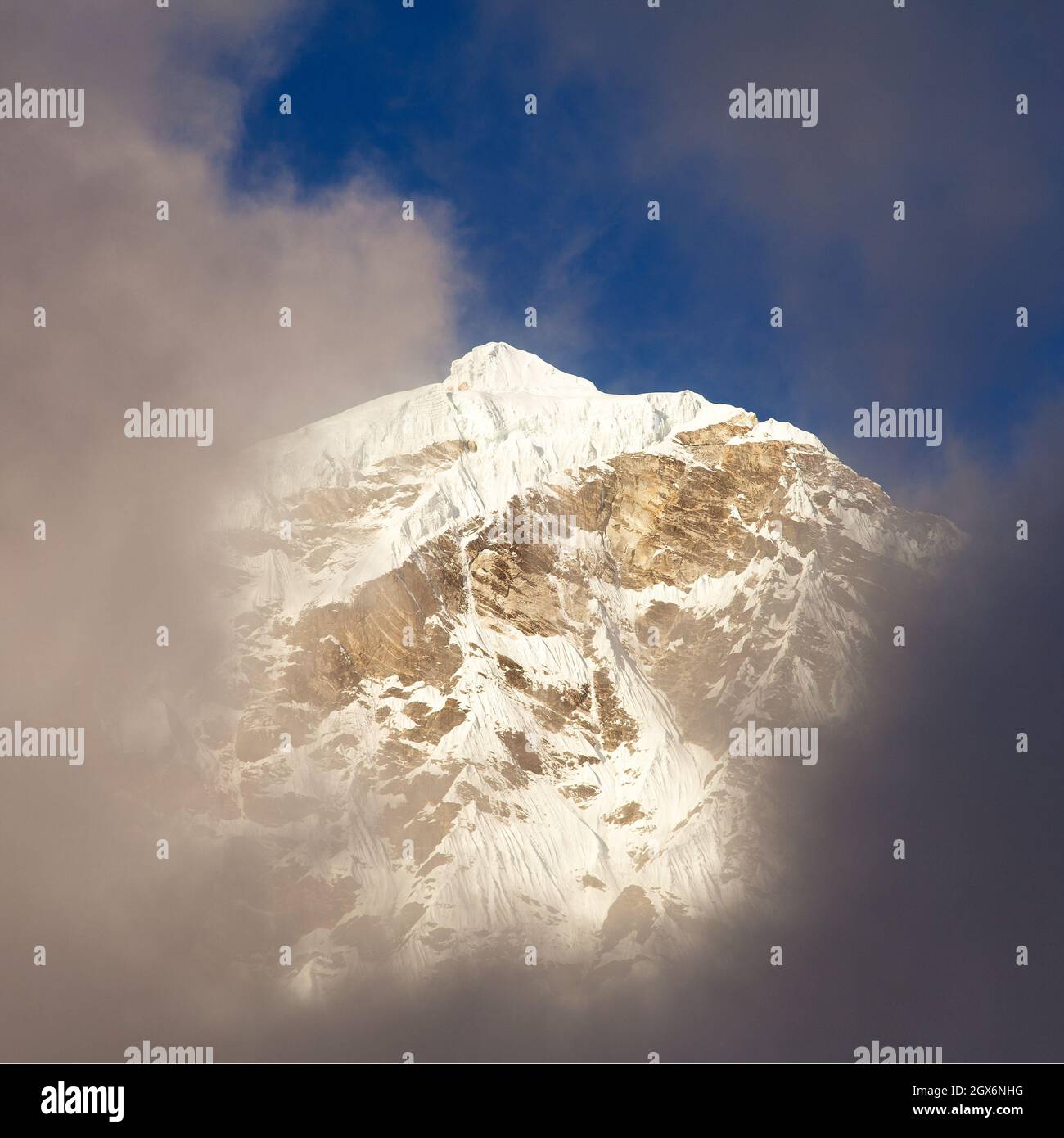 Mount Makalu with clouds, Nepal Himalayas mountains, Barun valley ...