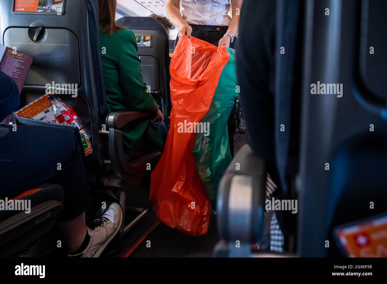 Garbage bag dress hi-res stock photography and images - Alamy