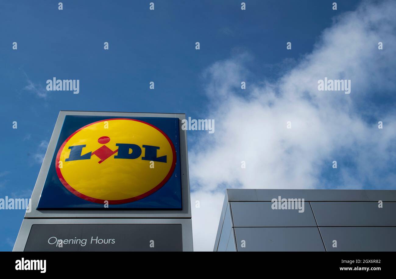 Lidl Signage and store Bletchley Milton Keynes Stock Photo - Alamy