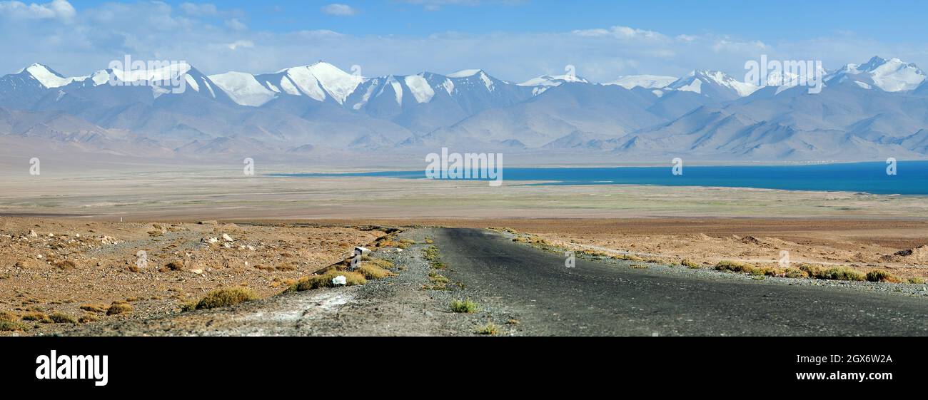 Pamir highway or Pamirskij trakt, Pamir mountains and Karakul lake in ...
