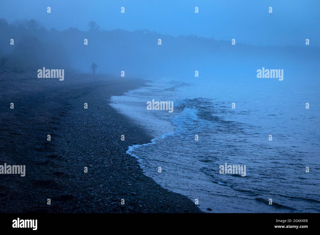 Fog lakes hi-res stock photography and images - Alamy