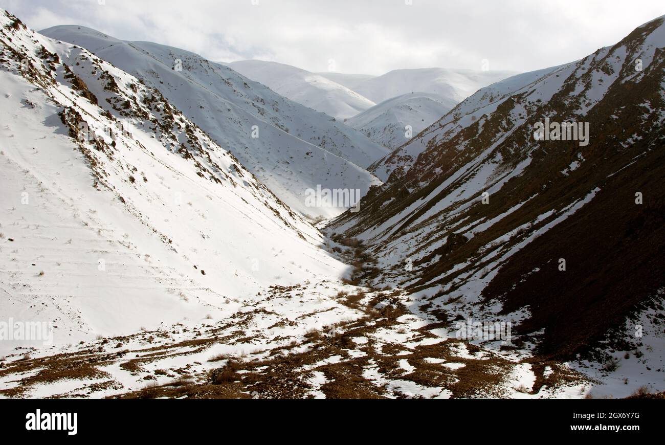 Treeless scenery hi-res stock photography and images - Alamy