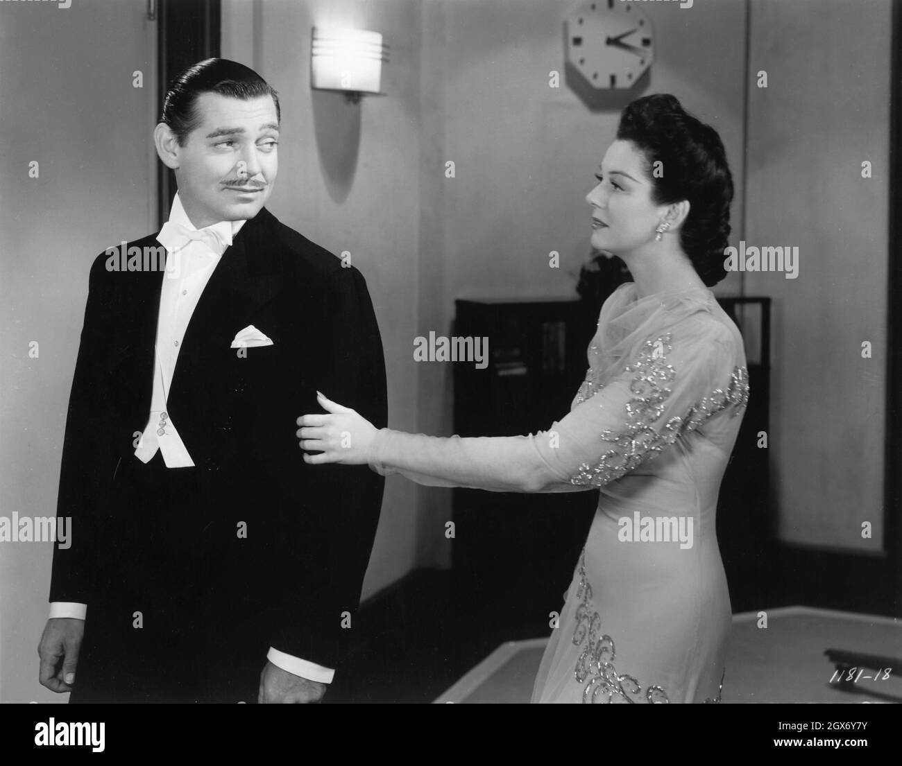 CLARK GABLE and ROSALIND RUSSELL in THEY MET IN BOMBAY 1941 director ...