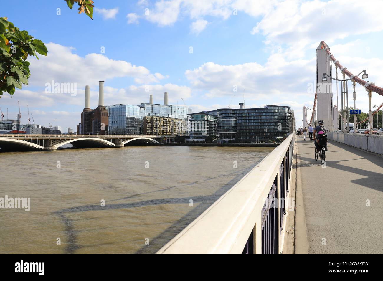 Battersea Power Station from Chelsea Bridge, Wandsworth, SW London, UK ...