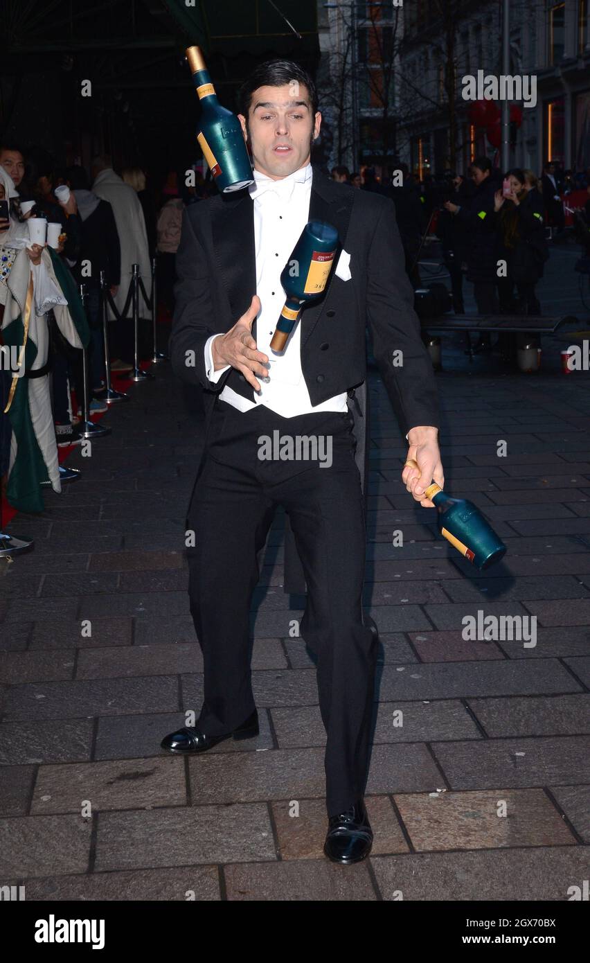 London. UK. Harrods Winter Sale and meets the waiting shoppers along ...