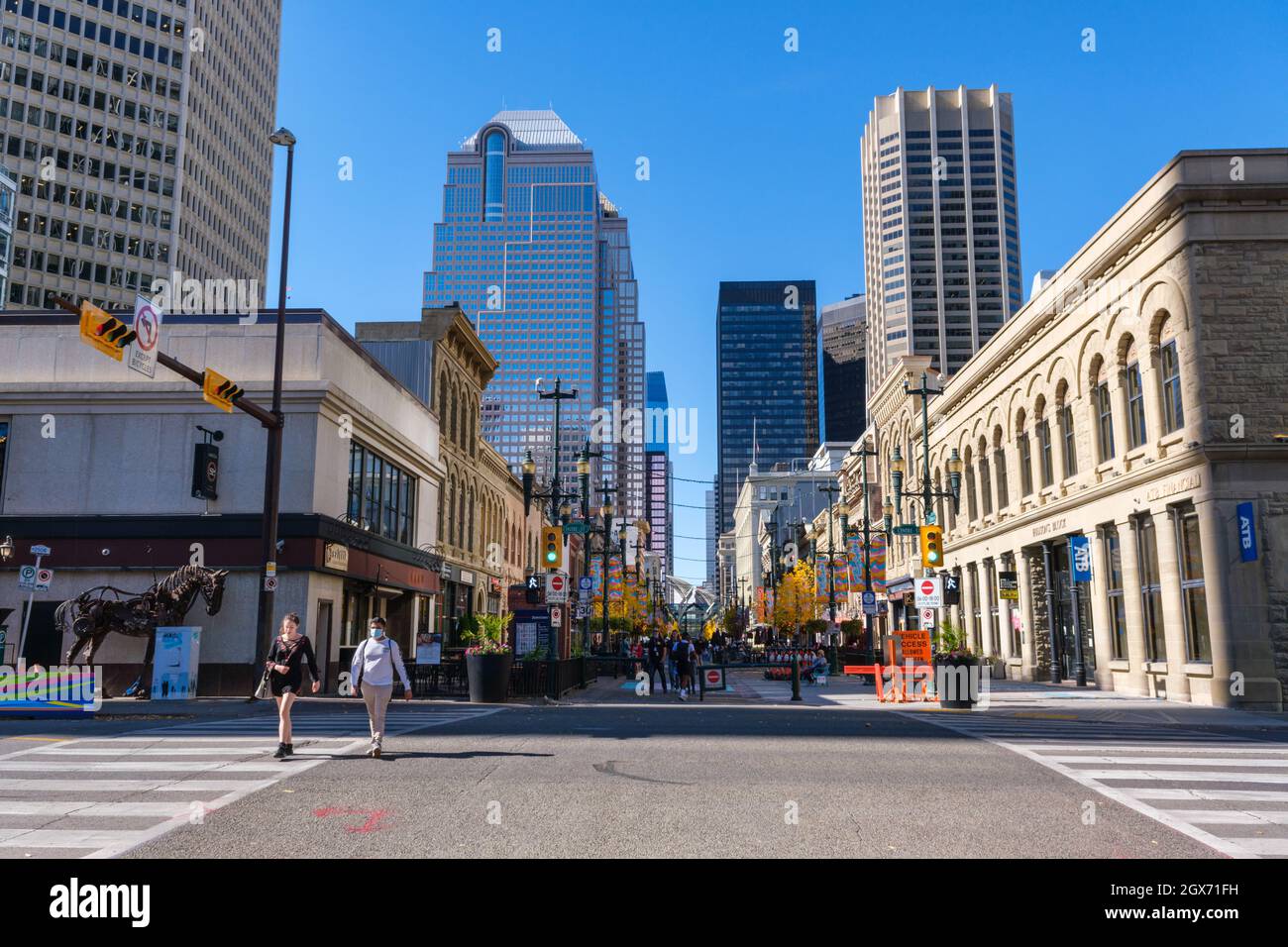 Calgary skyline in the summer hi-res stock photography and images - Alamy