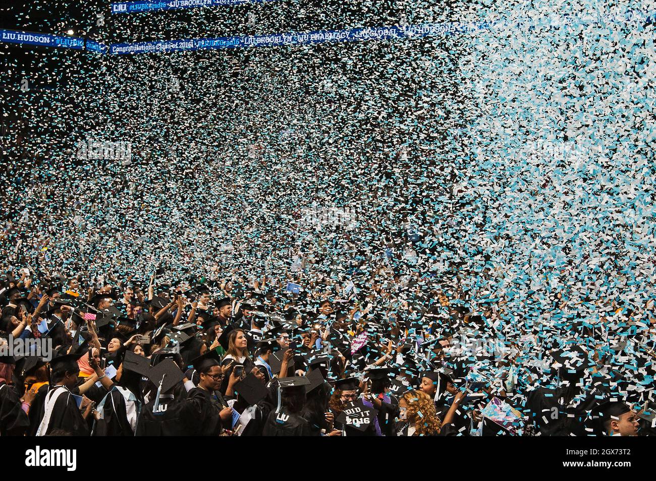 College graduation hi-res stock photography and images - Alamy