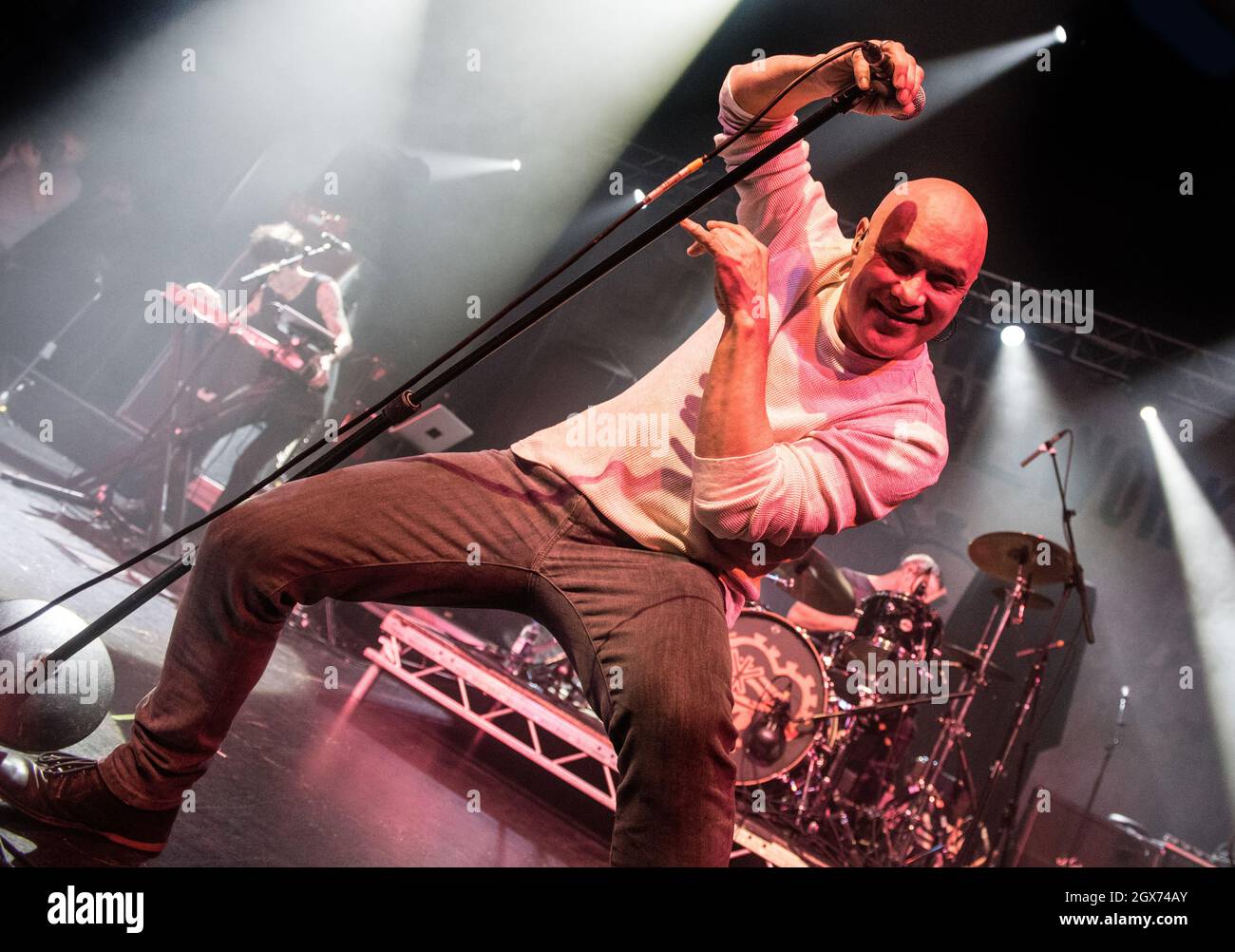 Live network hi-res stock photography and images - Alamy