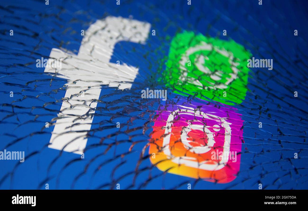 Facebook logo broken hi-res stock photography and images - Alamy