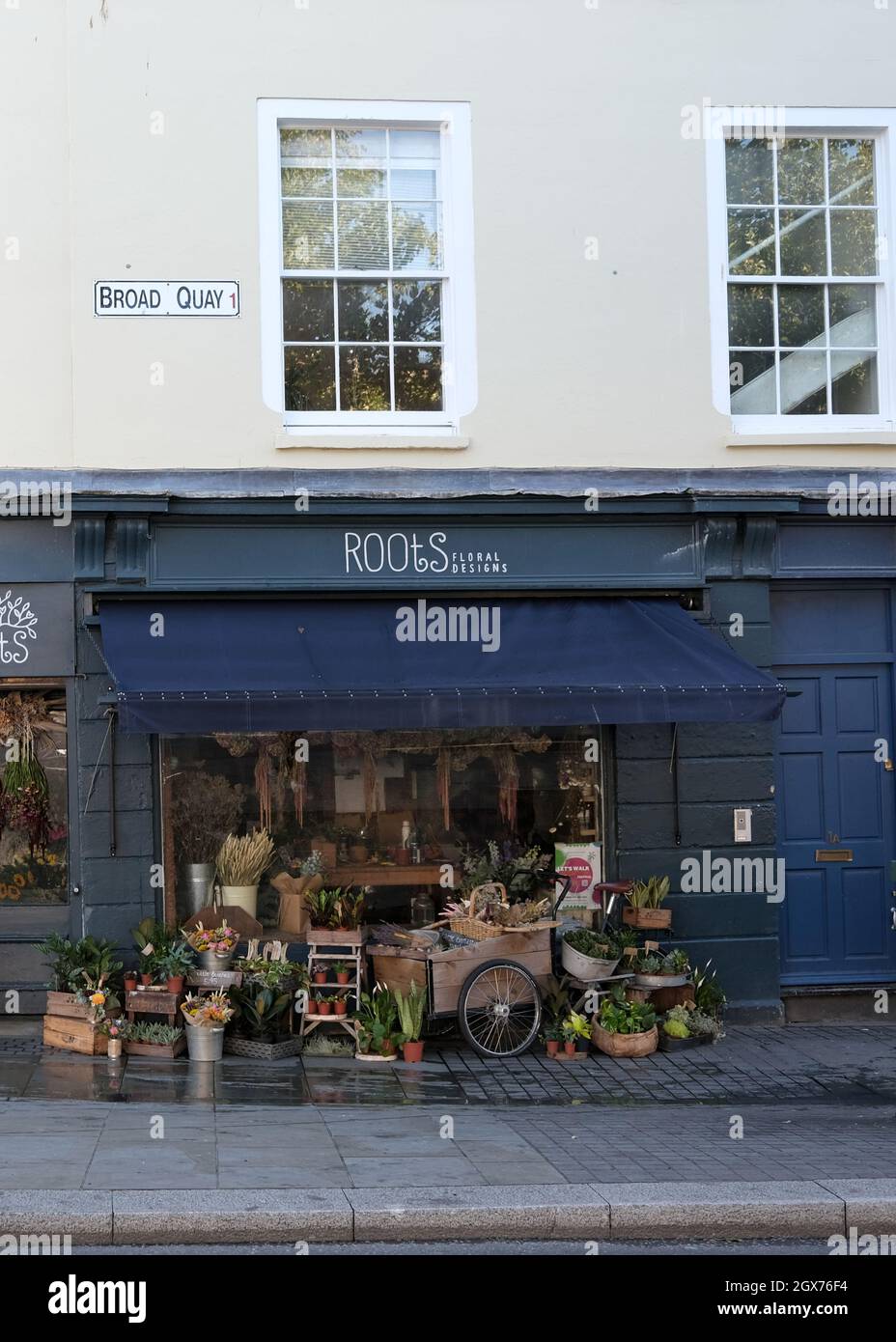 Roots store hi-res stock photography and images - Alamy