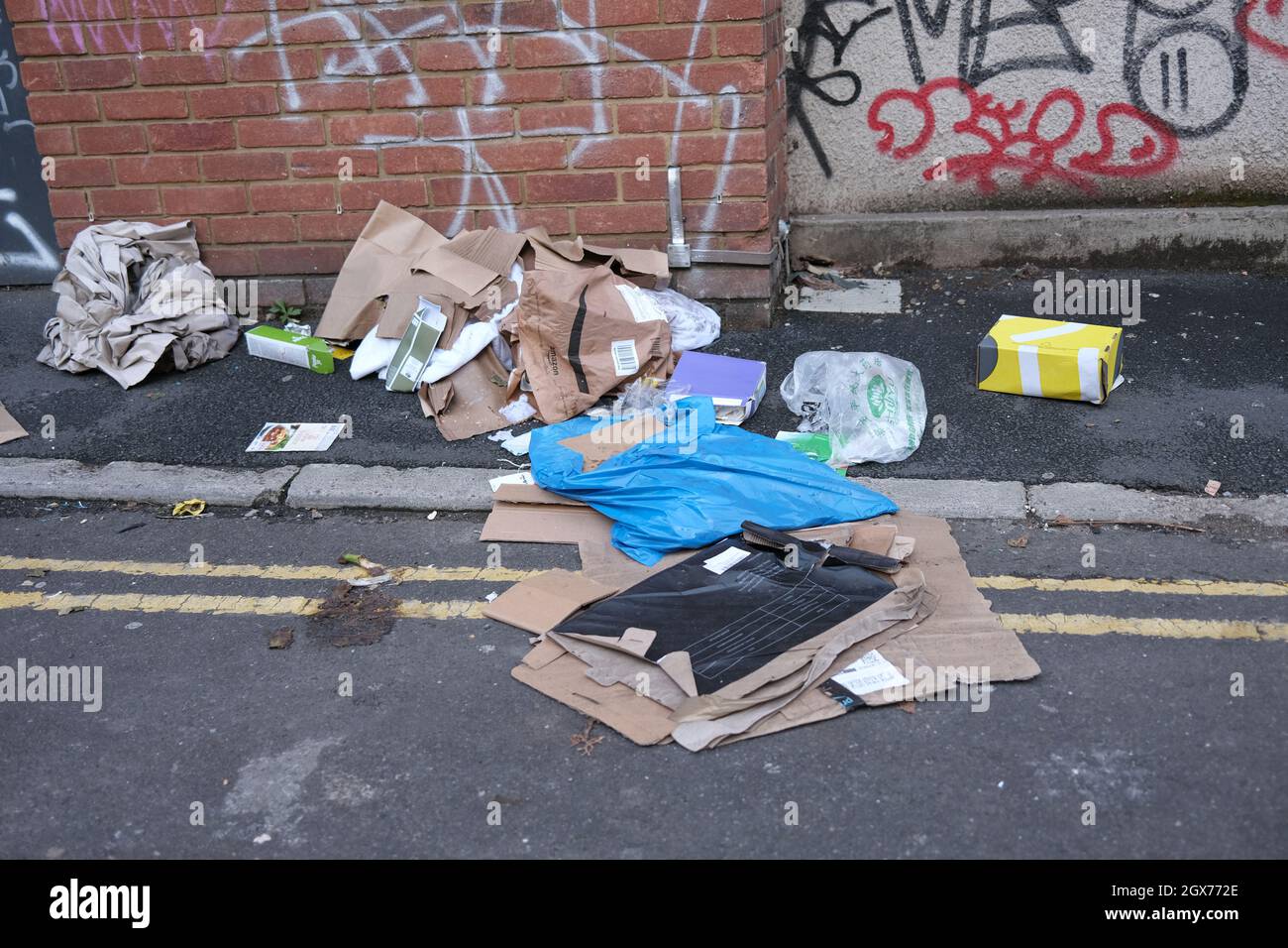 Dirty streets uk hi-res stock photography and images - Alamy