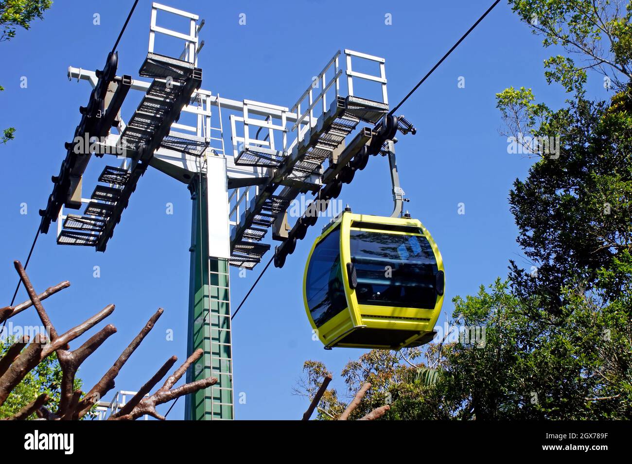 Cableway cabin hi-res stock photography and images - Alamy