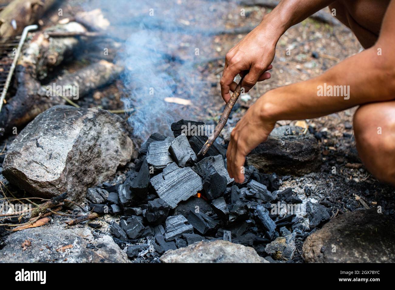 Man making fire with stone hi-res stock photography and images - Alamy