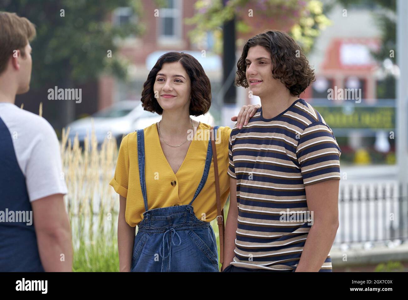 LOVE STRIKES TWICE, from left: Wyatt Nash (back to camera), Katie ...