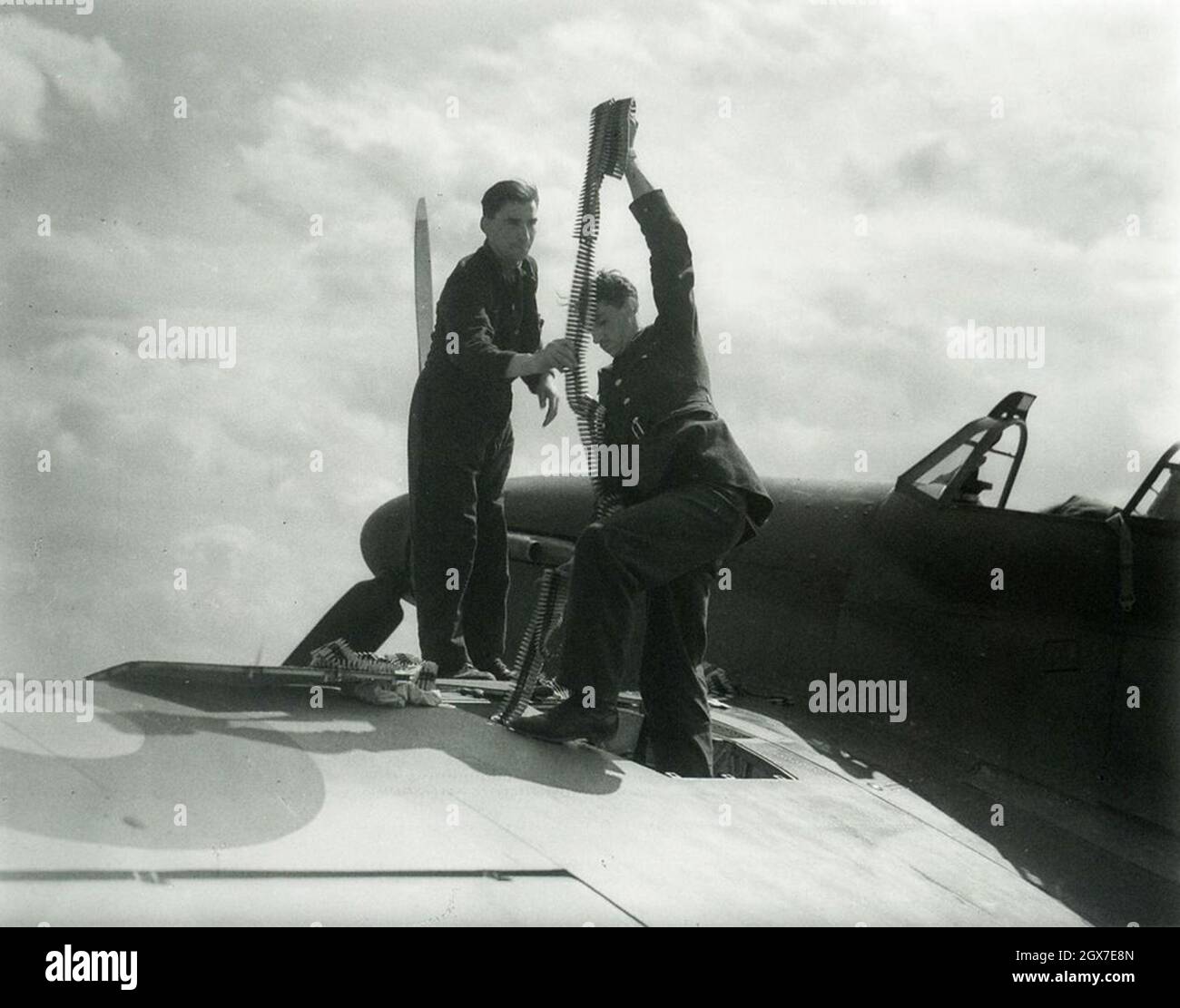 Ground crew re-arming a Spitfire during The Battle of Britain in 1940 ...