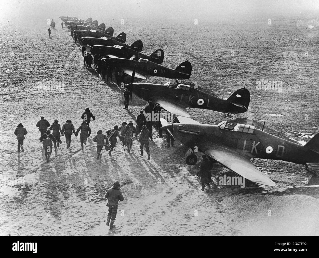Ww2 pilots scrambling Black and White Stock Photos & Images - Alamy