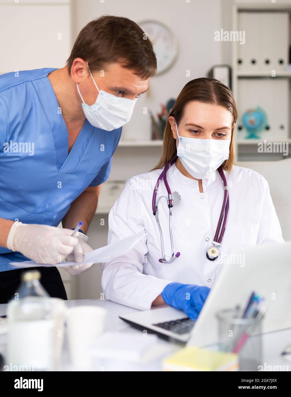Two physicians working with laptop Stock Photo - Alamy