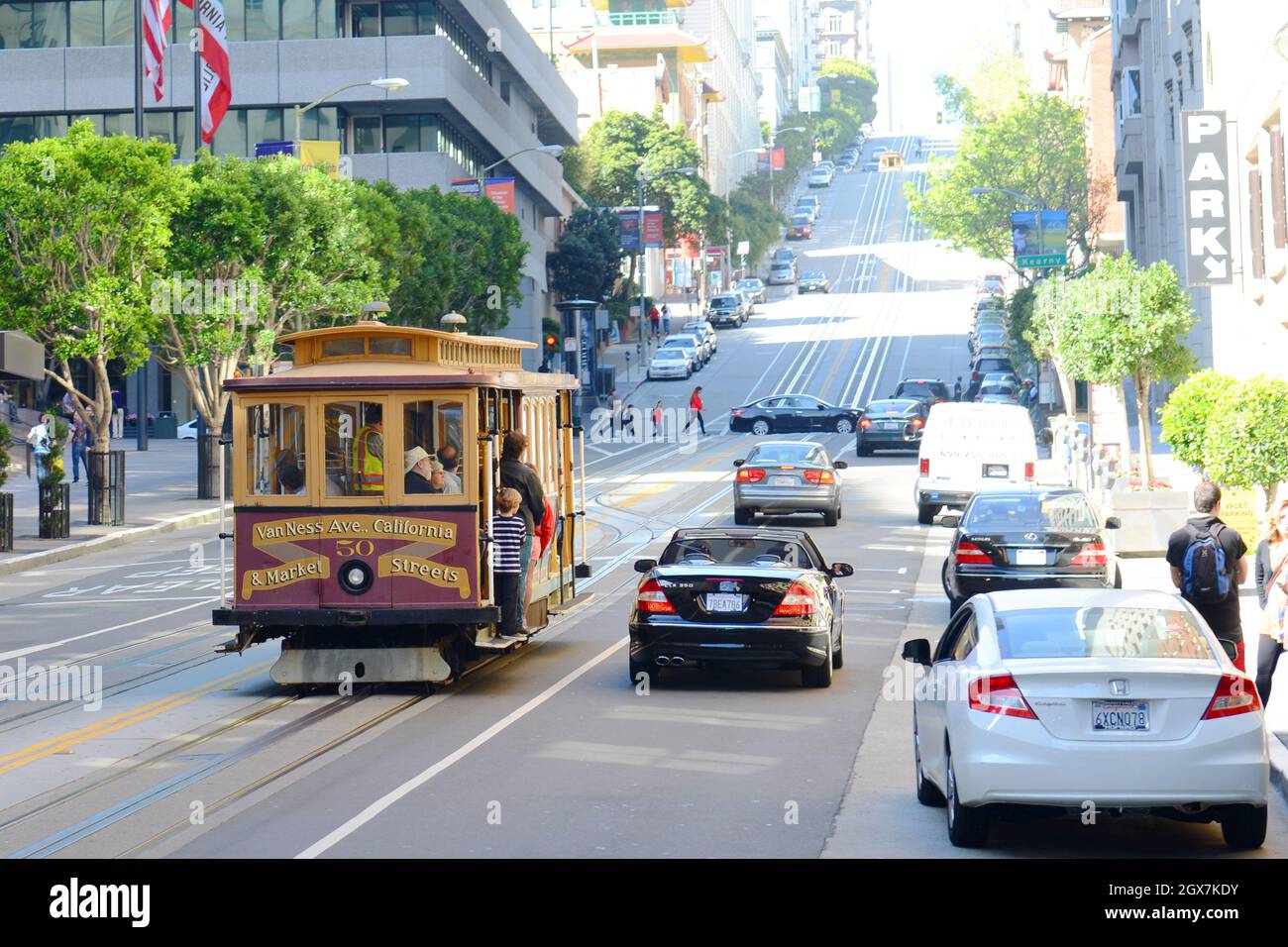 Historic Cable Car California Line on California Street at Battery ...