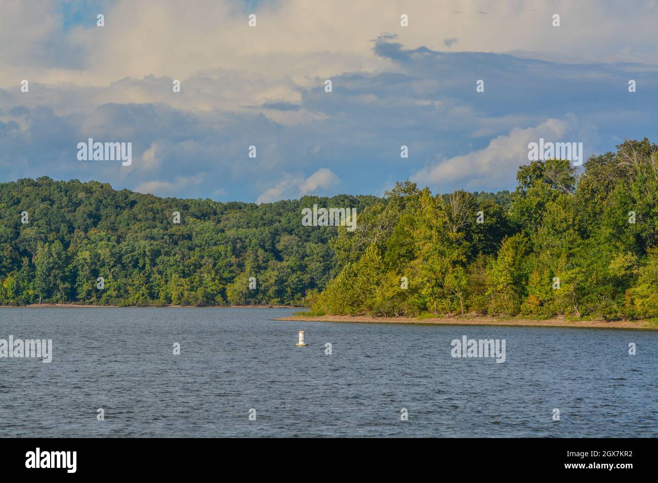 The beautiful recreation lake of Kentucky Lake is a tourist destination ...