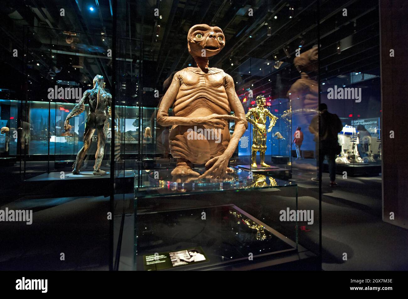 Et the extra terrestrial movie hi-res stock photography and images - Alamy