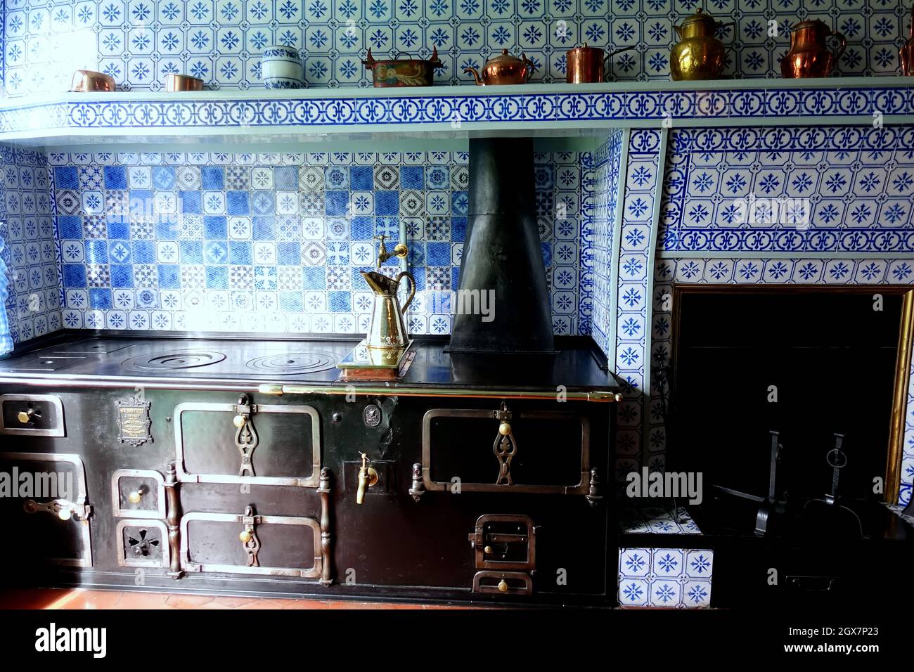 Monets kitchen hi-res stock photography and images - Alamy