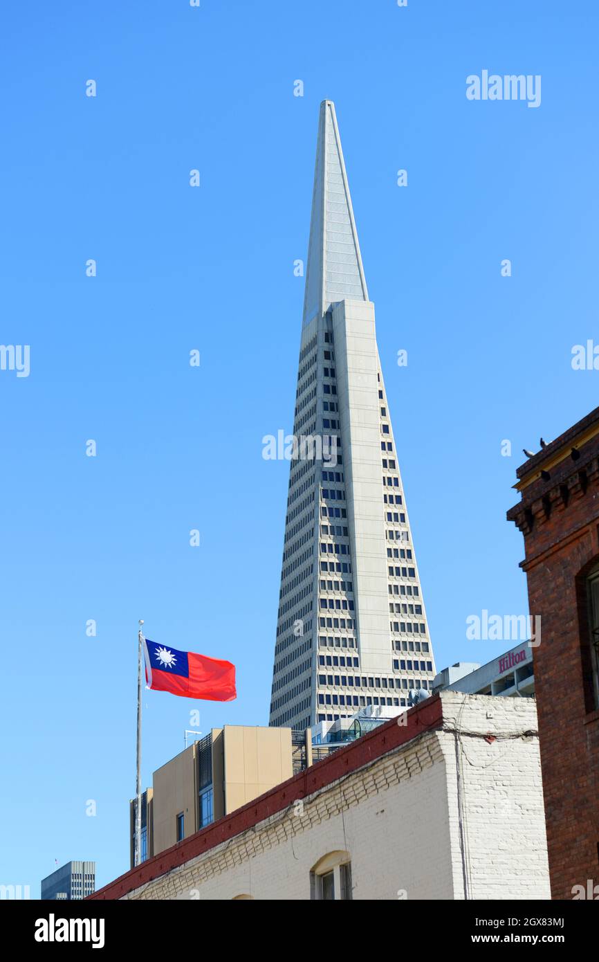 Transamerica Pyramid and the Flag of the Republic of China Taiwan in ...