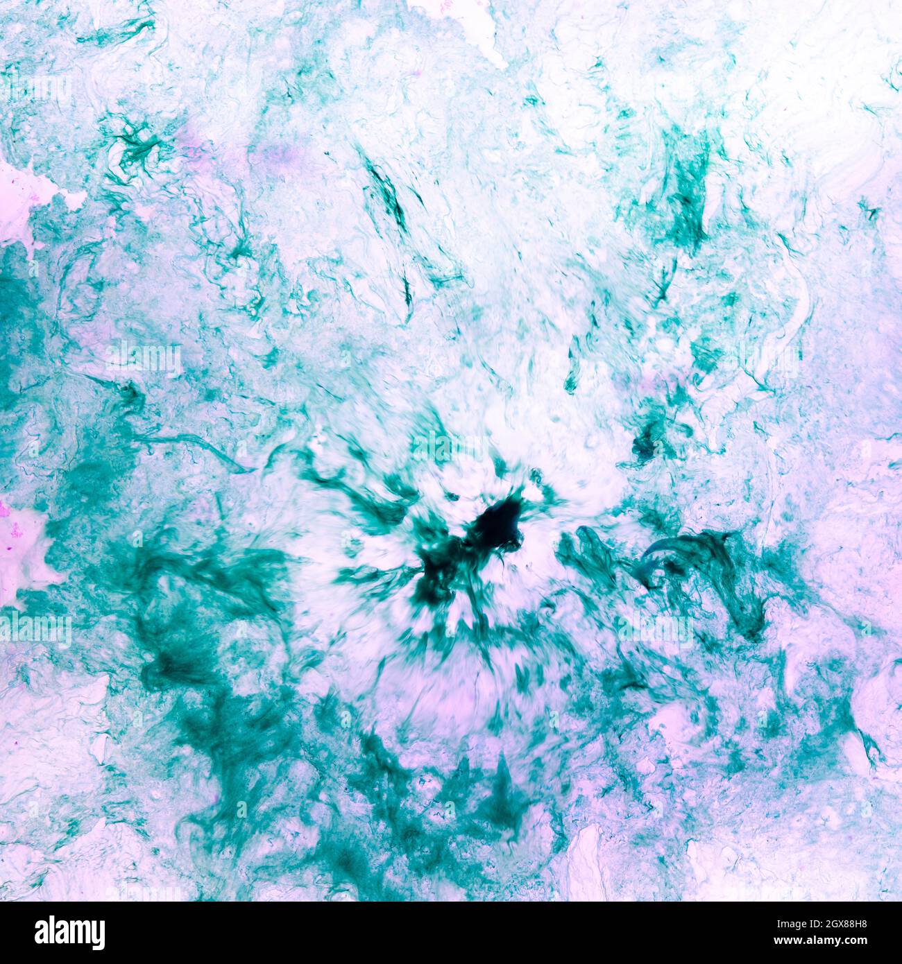 Coloured patterns on water surface Stock Photo - Alamy