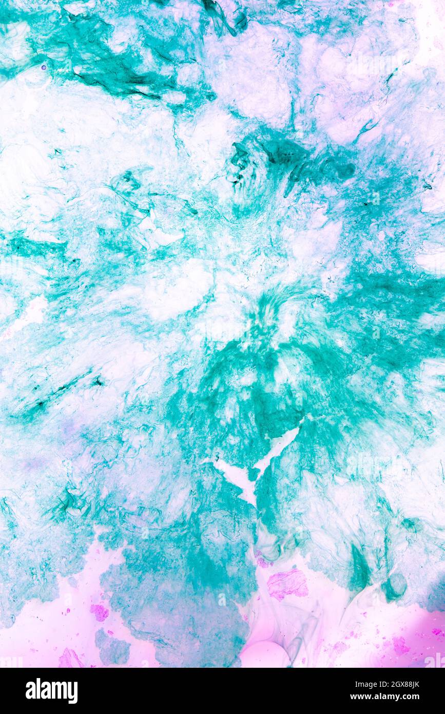 Coloured patterns on water surface Stock Photo - Alamy