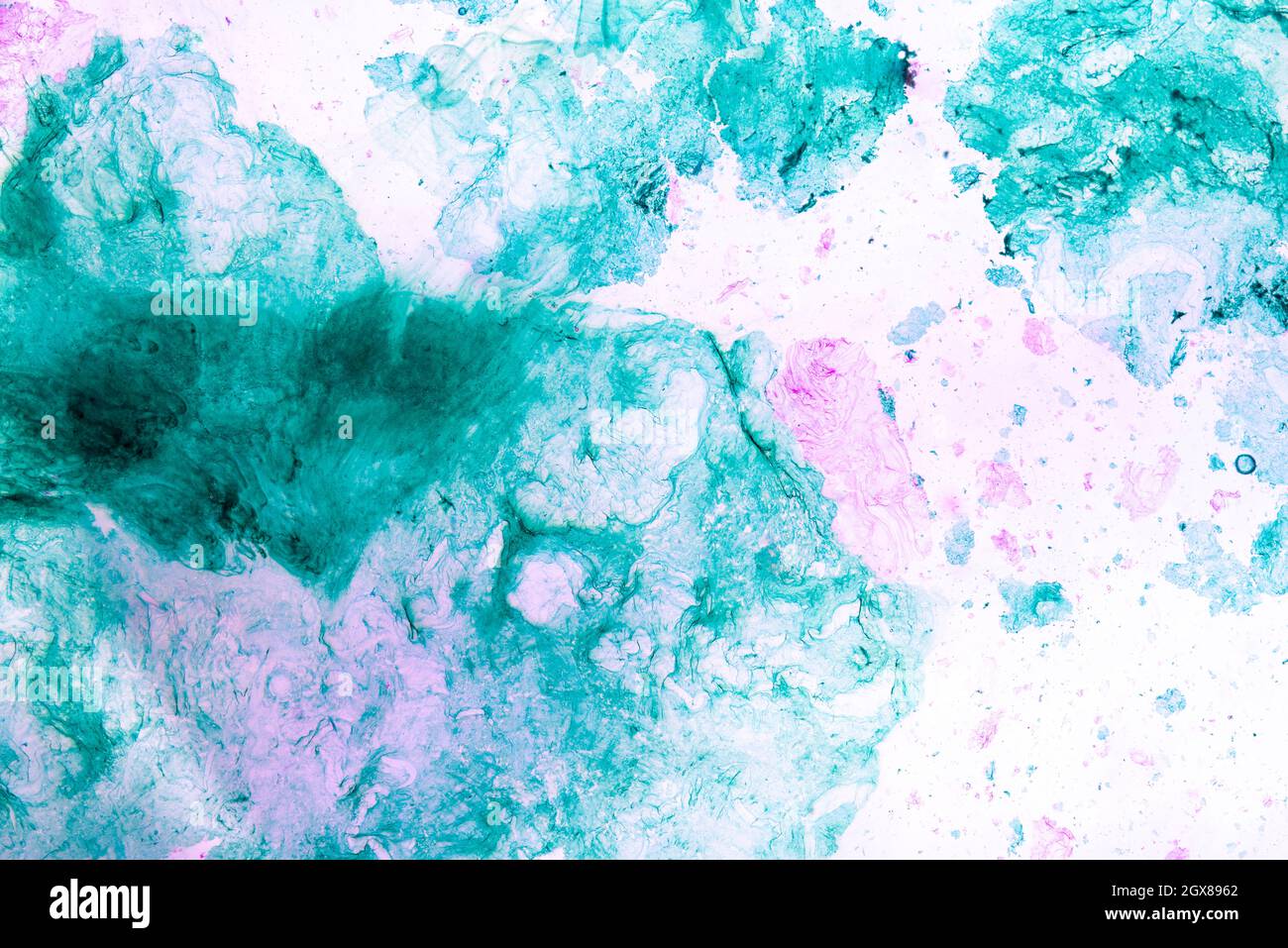 Coloured patterns on water surface Stock Photo - Alamy