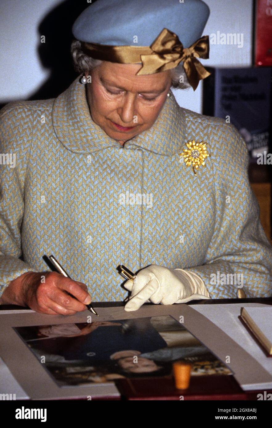 Queen Elizabeth II at the cabinet war rooms, London Stock Photo - Alamy