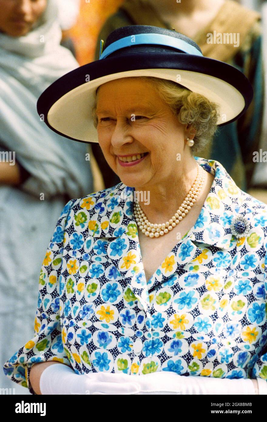 The Queen on her official visit to Pakistan Stock Photo - Alamy
