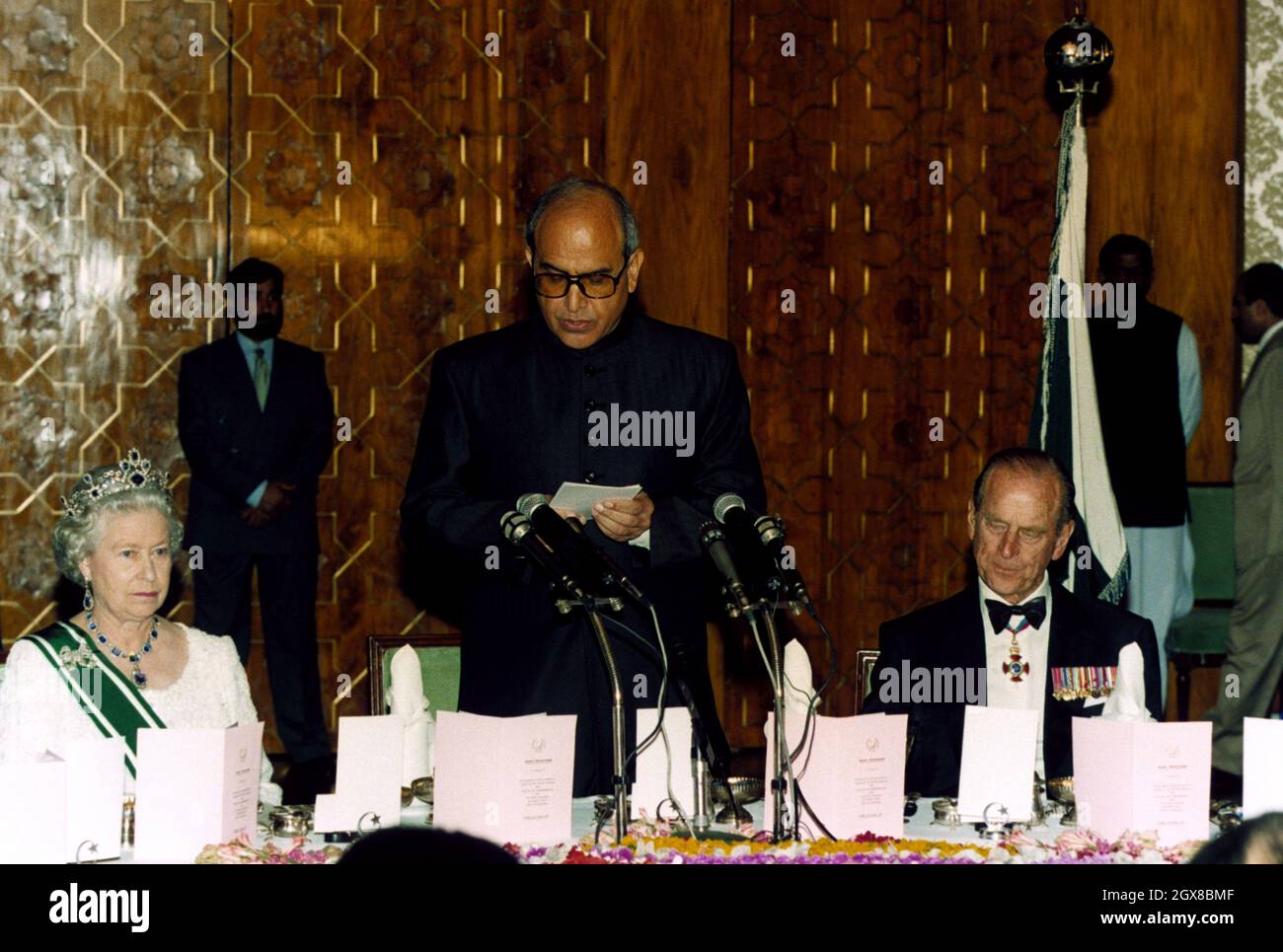 The Queen on her official visit to Pakistan at a banquet given by ...