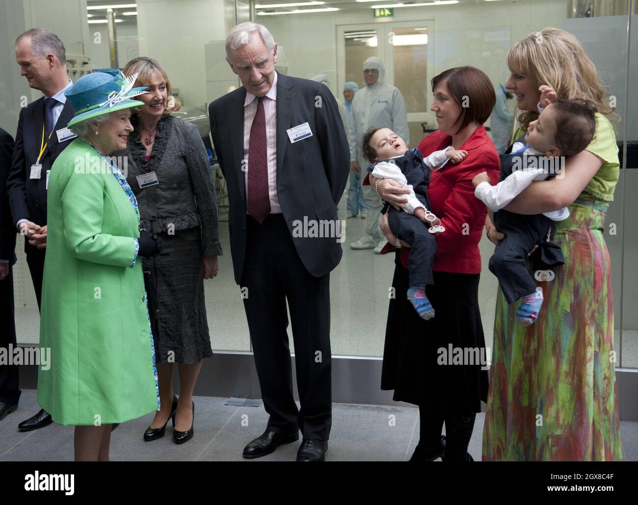 Queen Elizabeth ll visits Tyndall National Institute in Cork on May 20 ...