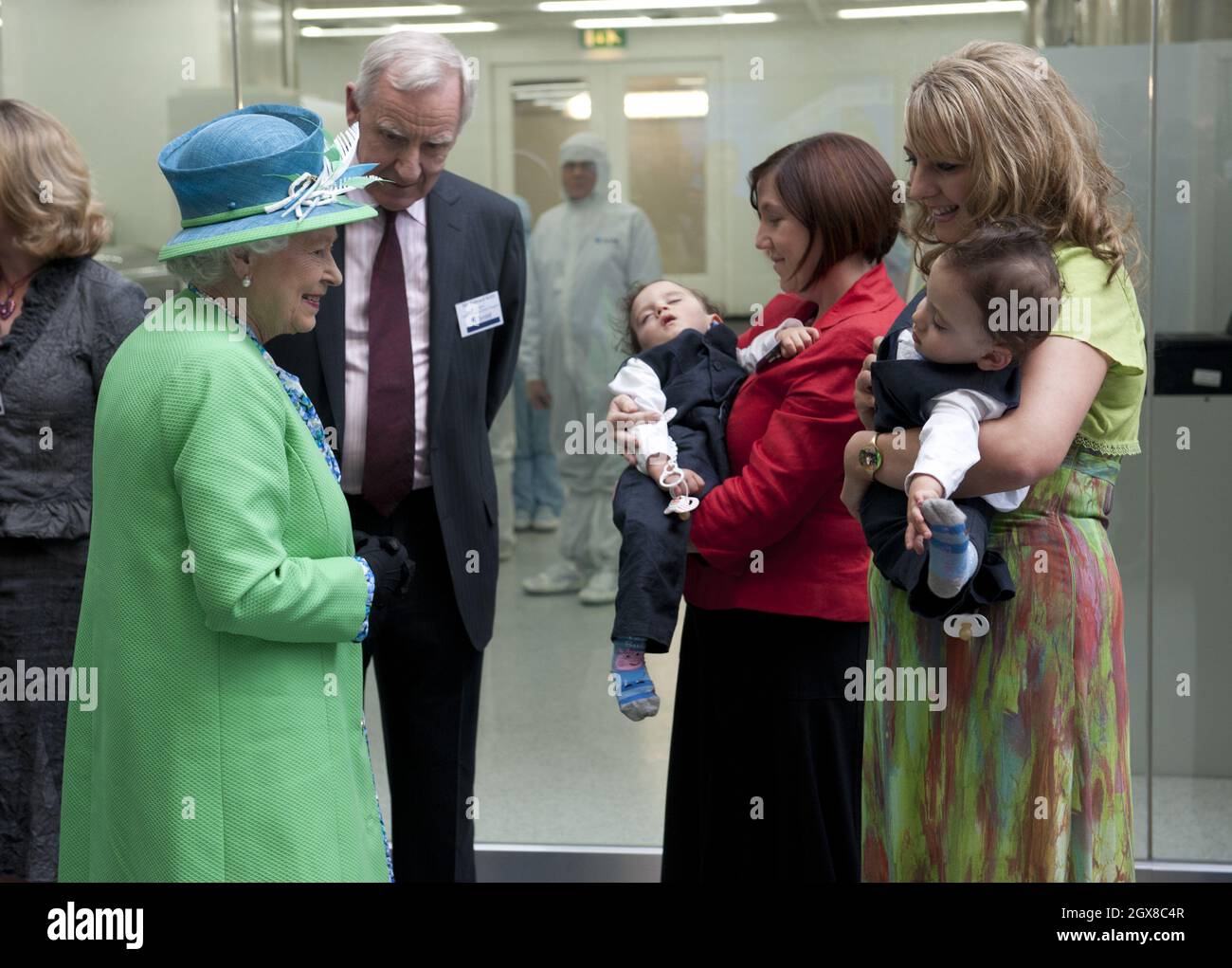 Queen Elizabeth ll visits Tyndall National Institute in Cork on May 20 ...