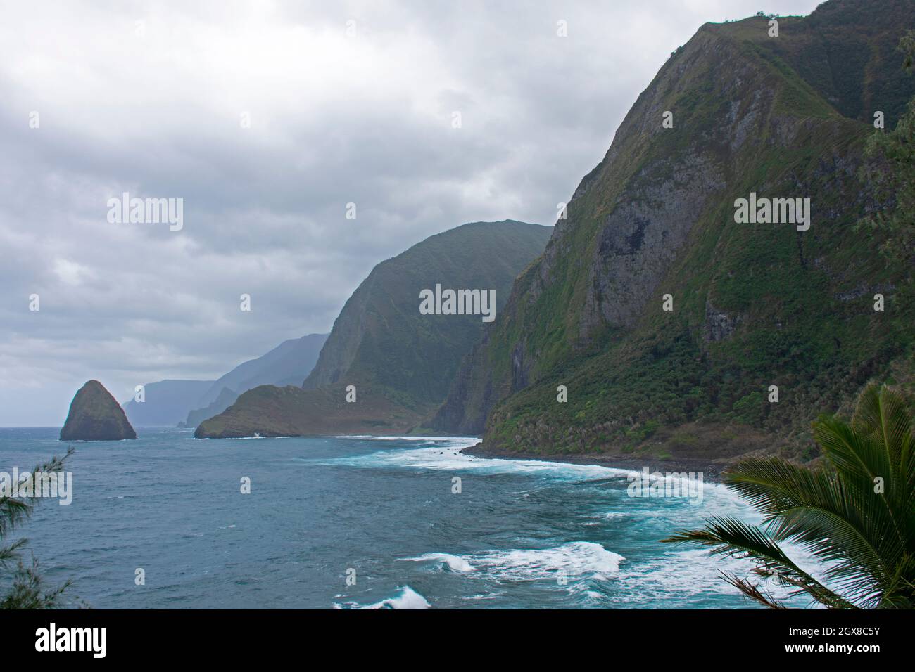 Molokai cliffs viewed from Kalawao, Kalaupapa Peninsula, Molokai ...