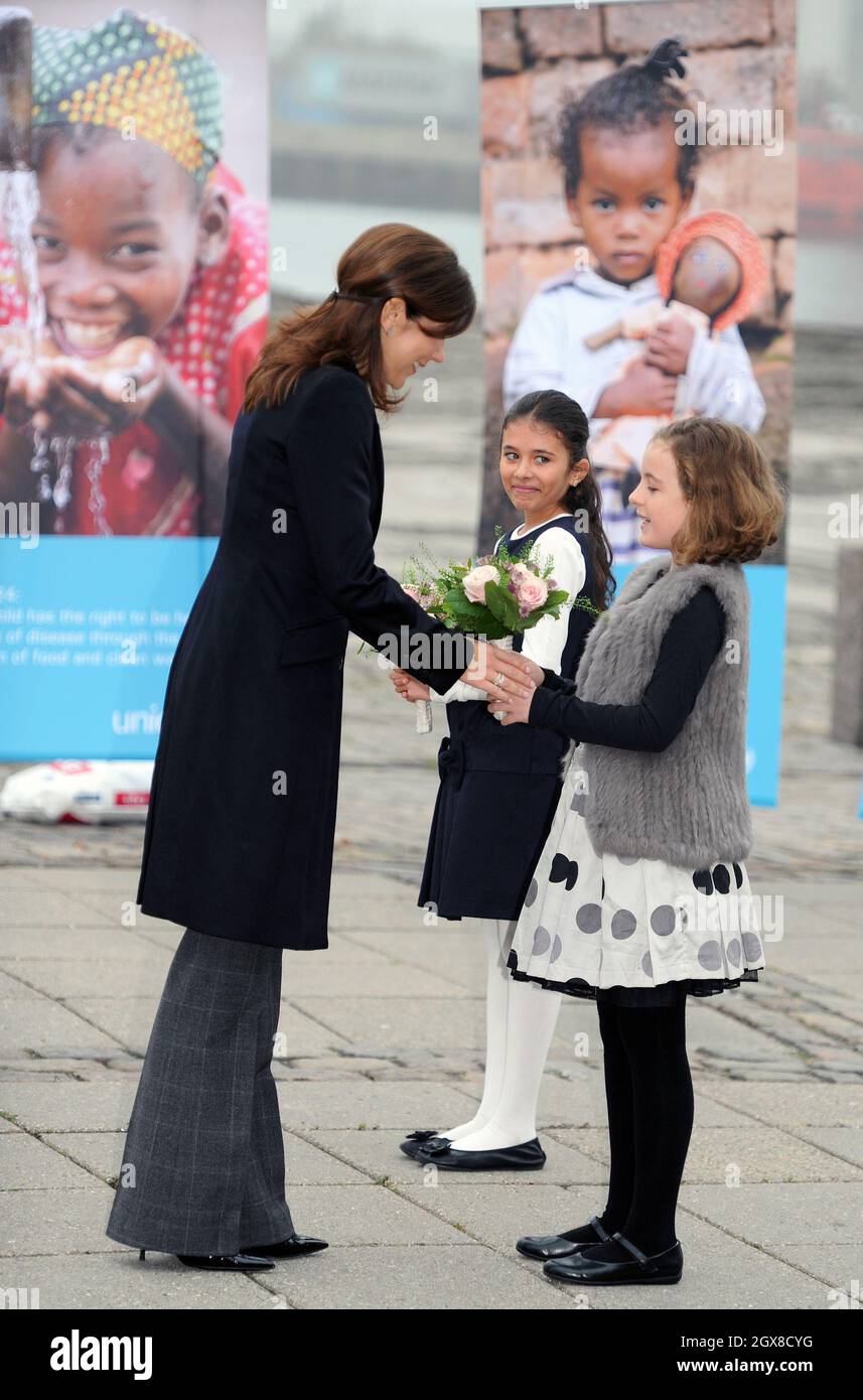 Princess mary kate middleton crown hi-res stock photography and images ...