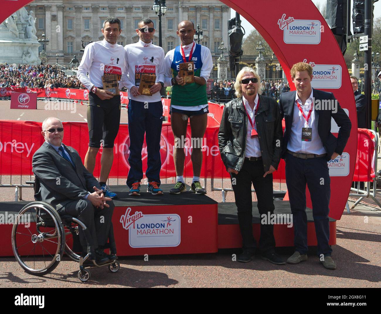 Prince Harry and Sir Richard Branson pose with competitors at the ...