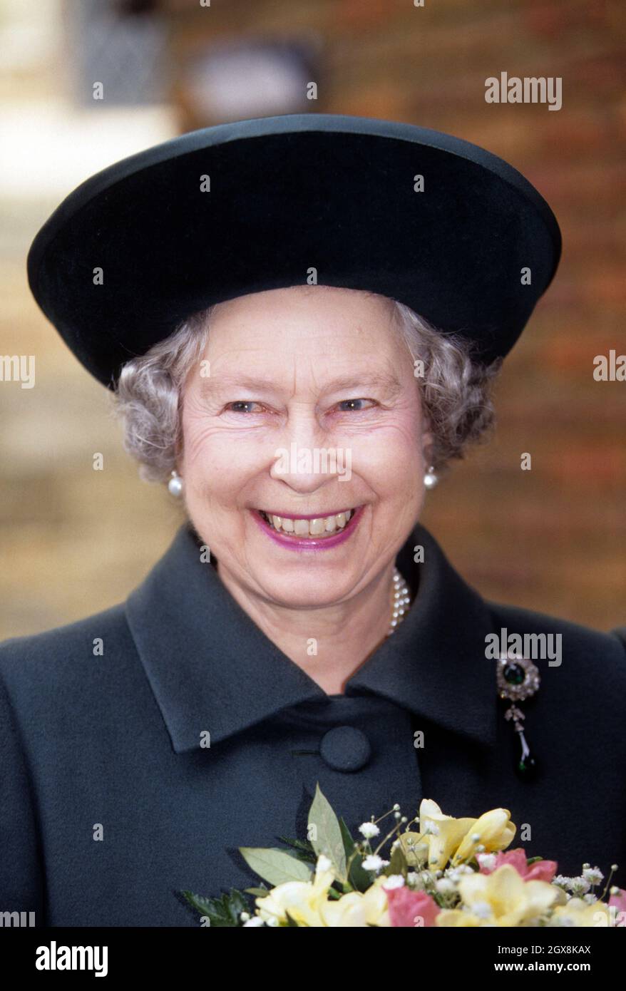 Royal queen head shot headshot smiling royals royalty elizabeth ii hi ...