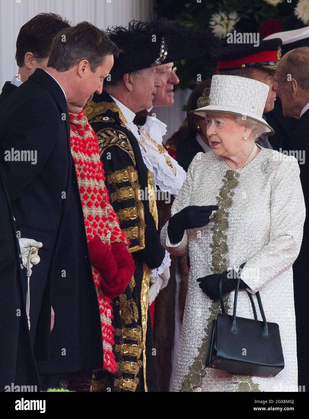 David cameron queen elizabeth ii hi-res stock photography and images ...