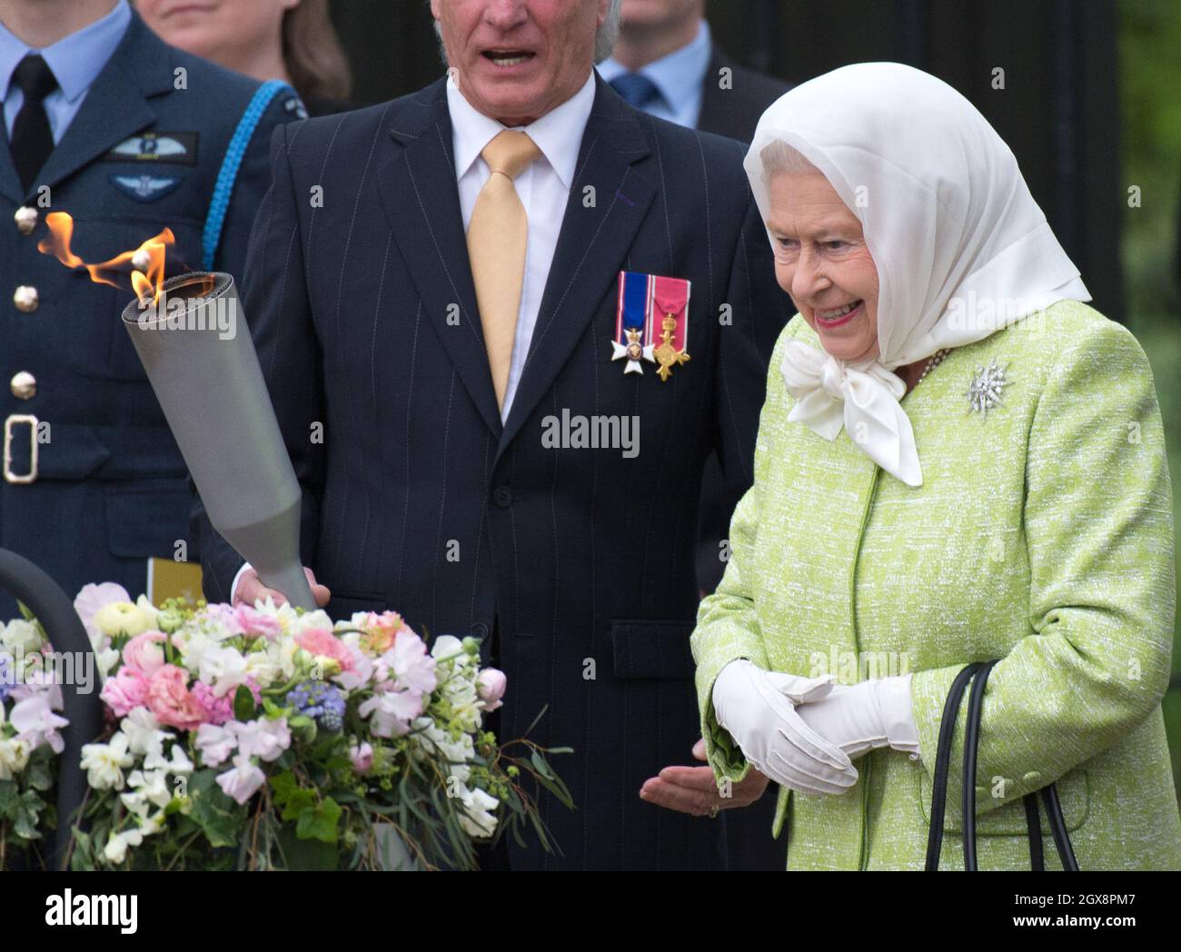 Queen elizabeth windsor train hi-res stock photography and images - Alamy