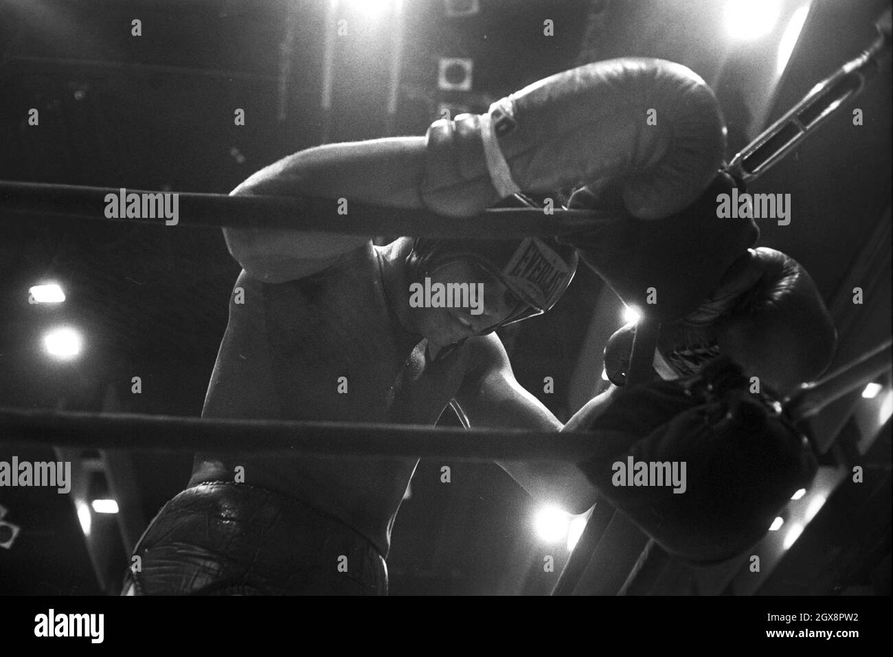 Heavyweight boxer Muhammad Ali trains for his fight against Oscar ...