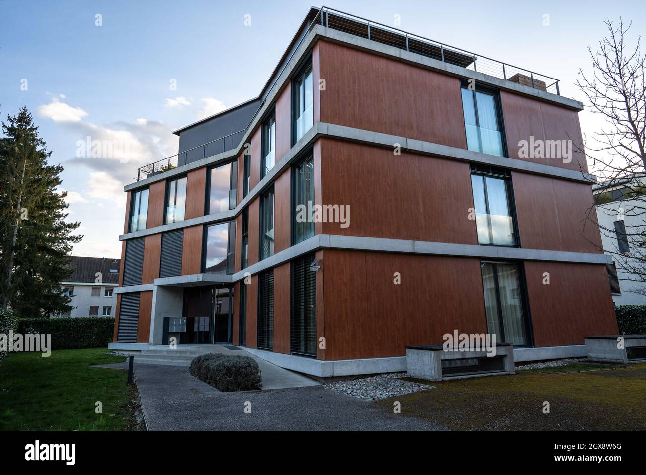 1970 house exterior hi-res stock photography and images - Alamy